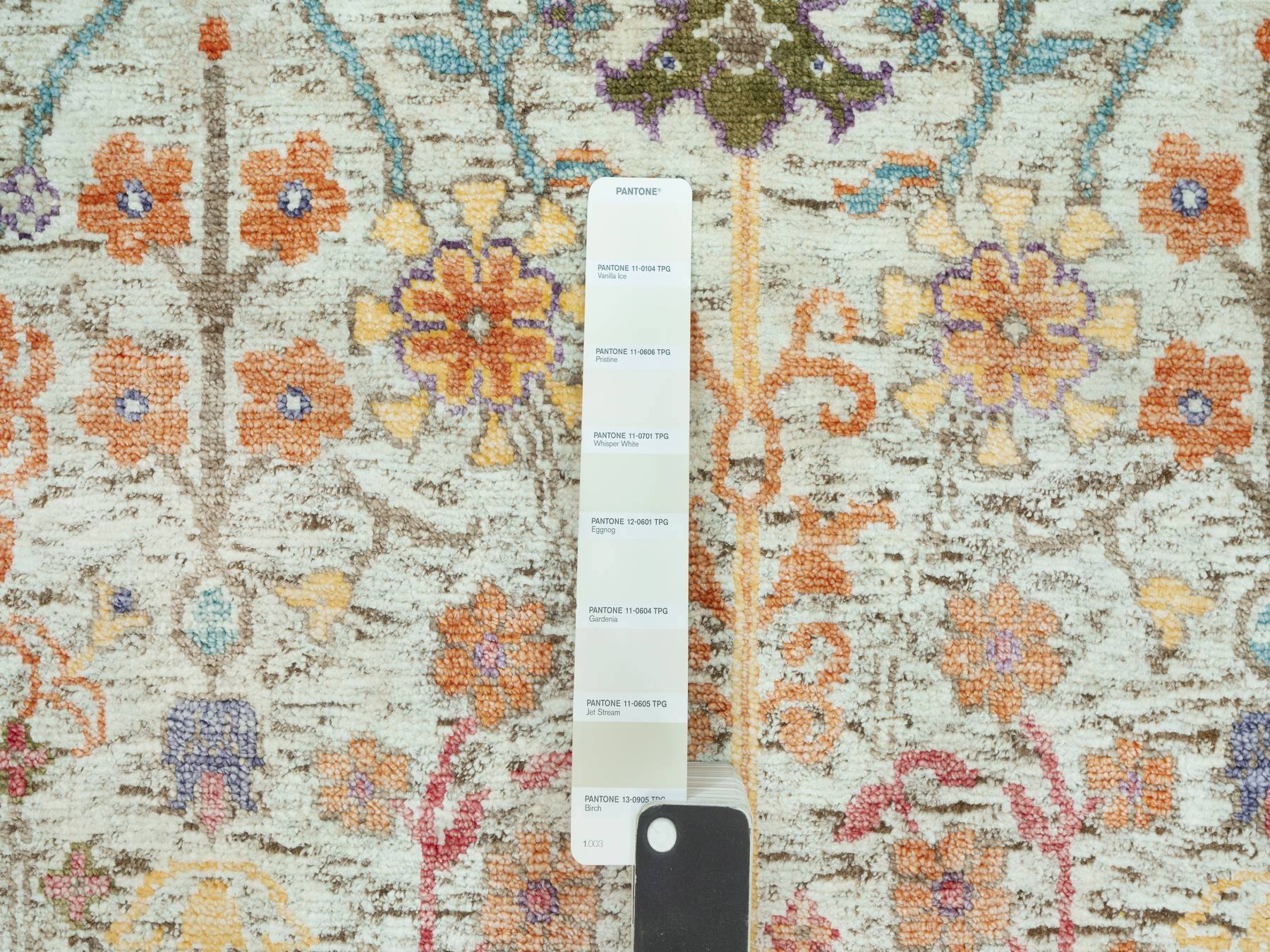 4'1"x12' Jet Stream White, Denser Weave, Hand Knotted Directional Vase ...
